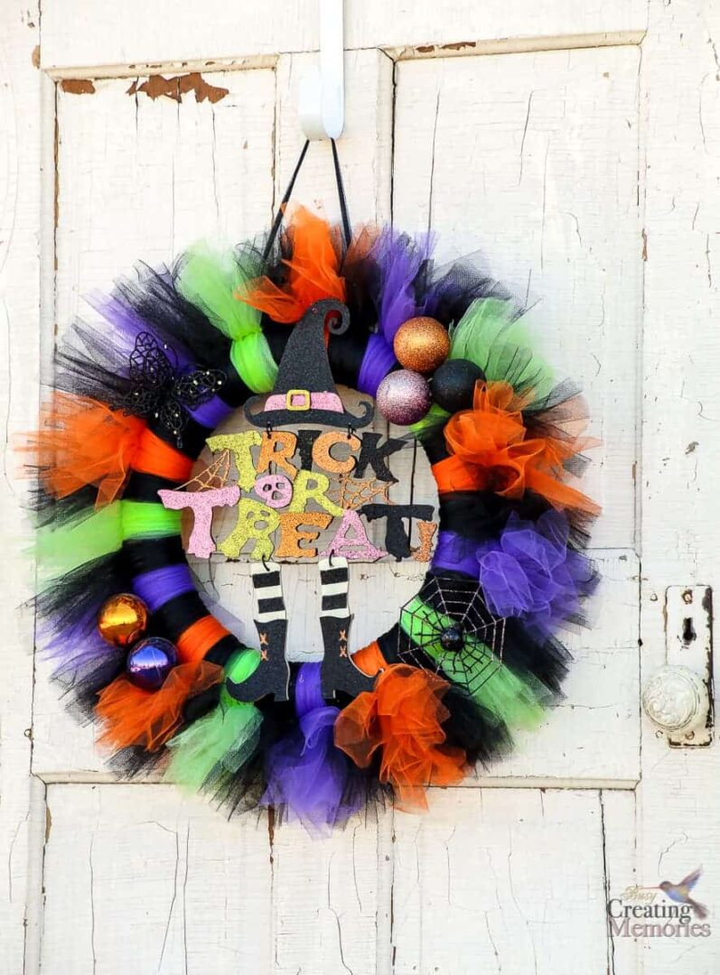 Stunning Easy to make Tutu Halloween Wreath Tutorial for your front porch