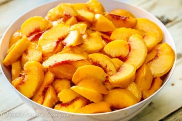 How to freeze Peaches without Sugar for fresh peaches flavor year round.
