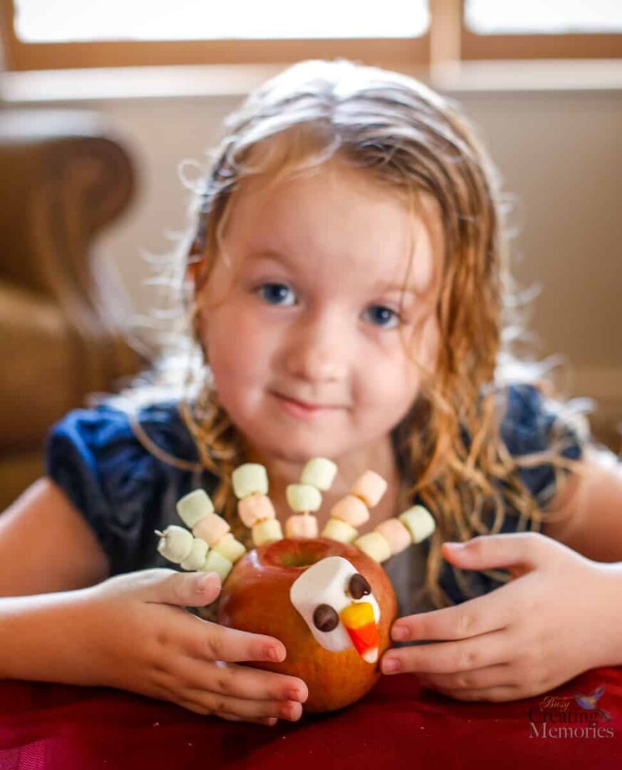 Apple Turkey Edible Thanksgiving Craft that kids love