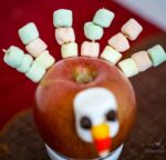 Apple Turkey Edible Thanksgiving Craft that kids love