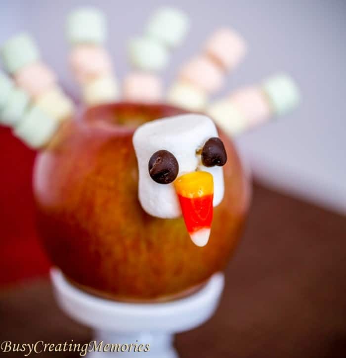 Apple Turkey Edible Thanksgiving Craft that kids love
