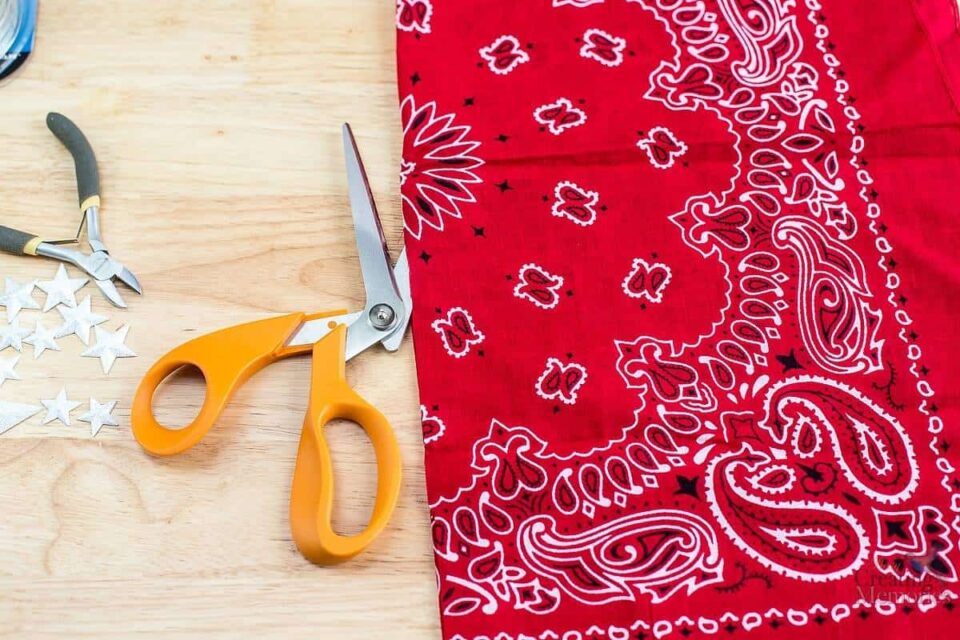Easy American Flag Patriotic Bandana Wreath for the Front Door